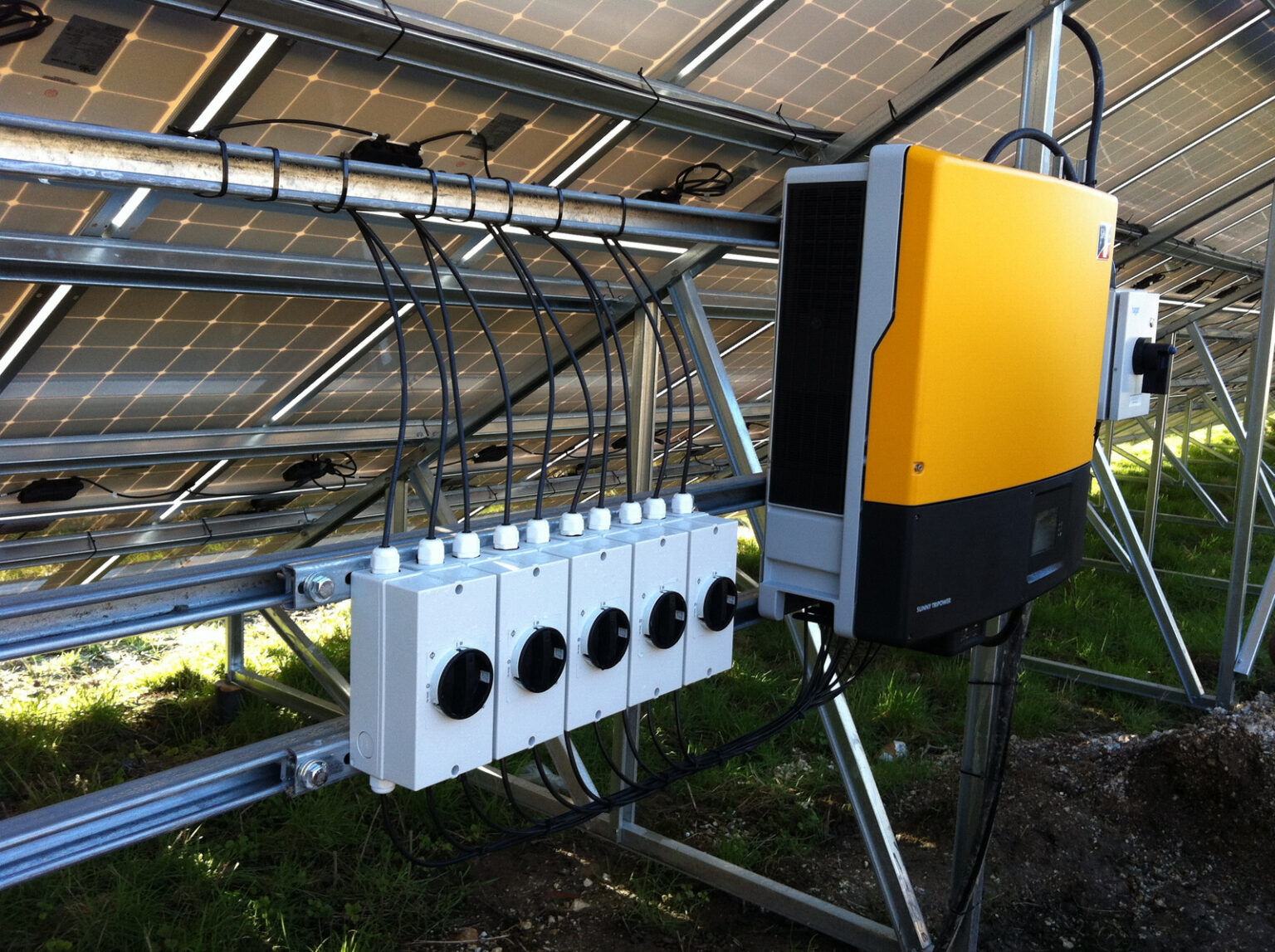 The Unsung Heroes of the Solar System: Inverters Explained – Megawatt ...